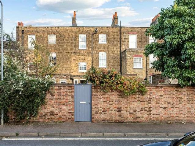 2 bed flat for sale