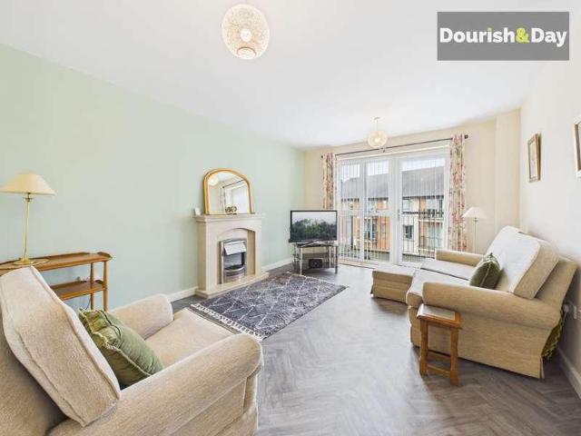 2 bed flat for sale