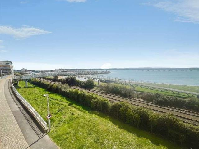 2 bed flat for sale