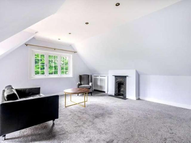 2 bed flat for sale