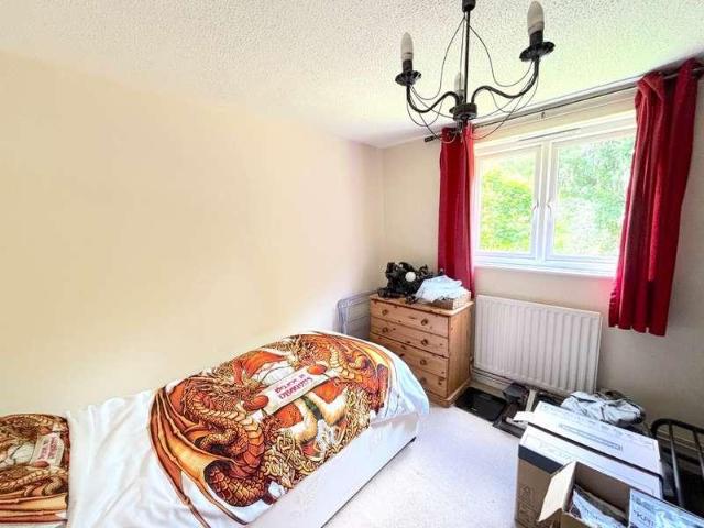2 bed flat for sale