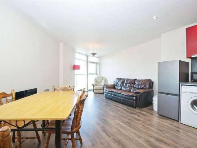 2 bed flat for sale