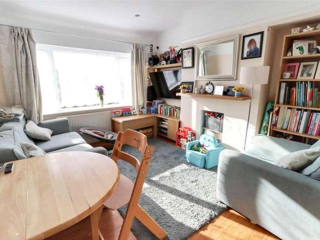 2 bed flat for sale
