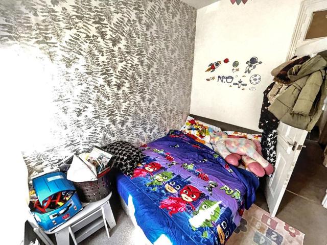 2 bed flat for sale