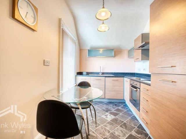 2 bed flat for sale