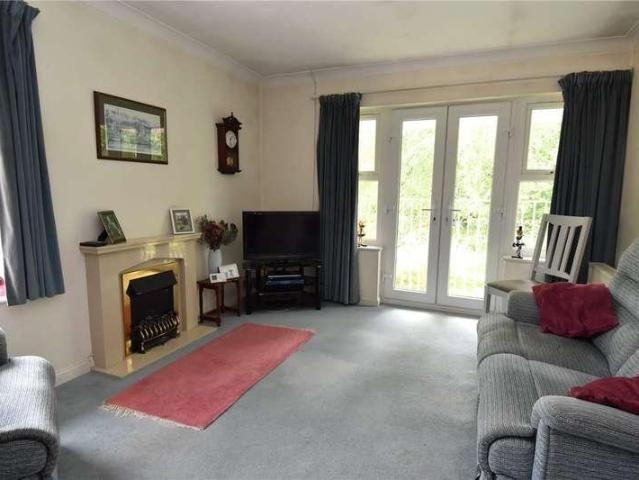2 bed flat for sale