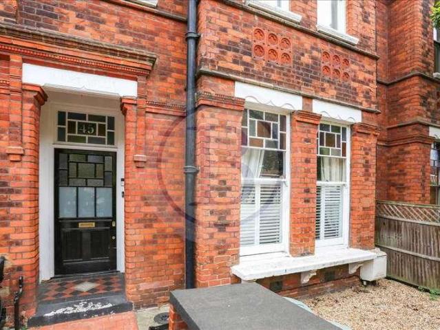 2 bed flat for sale