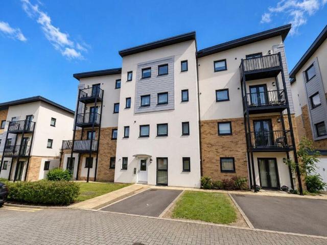 2 bed flat for sale