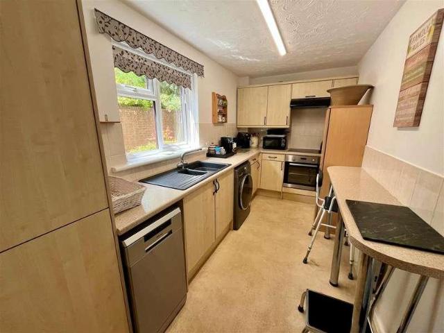 2 bed flat for sale