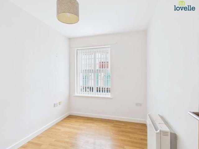 2 bed flat for sale