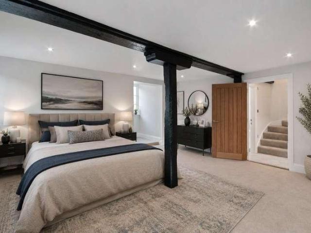 2 bed flat for sale