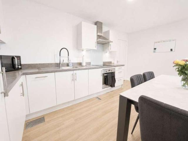 2 bed flat for sale