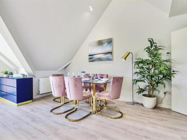 2 bed flat for sale