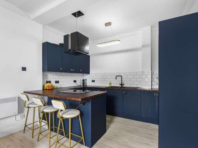 2 bed flat for sale