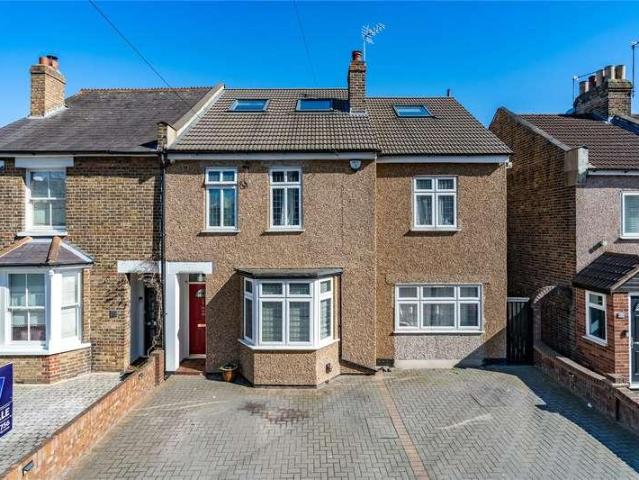 2 bed flat for sale