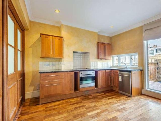 2 bed flat for sale