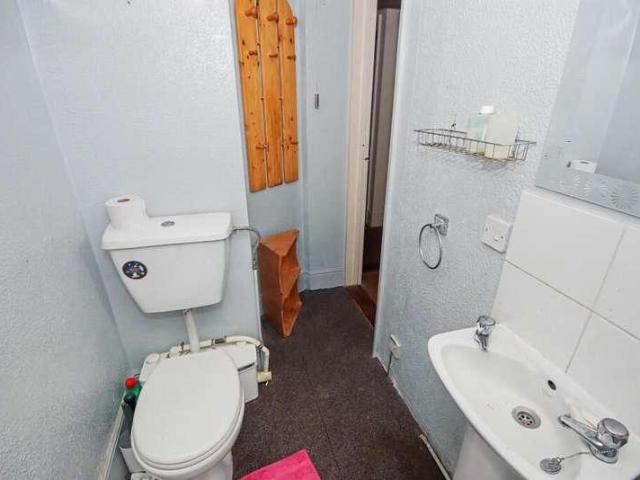 2 bed flat for sale