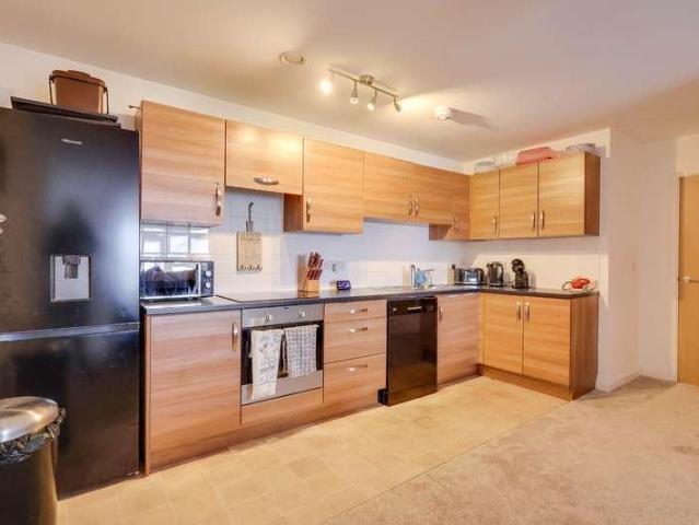 2 bed flat for sale