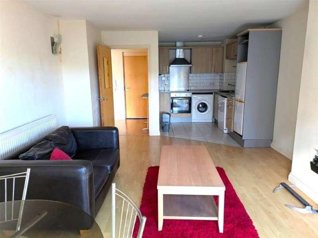 2 bed flat for sale