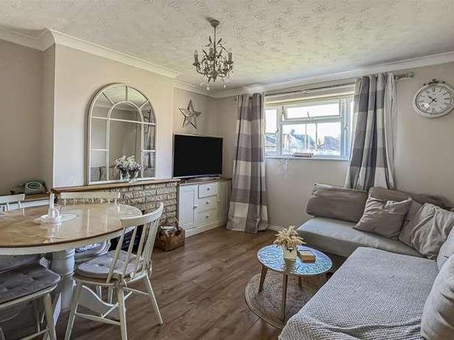 2 bed flat for sale