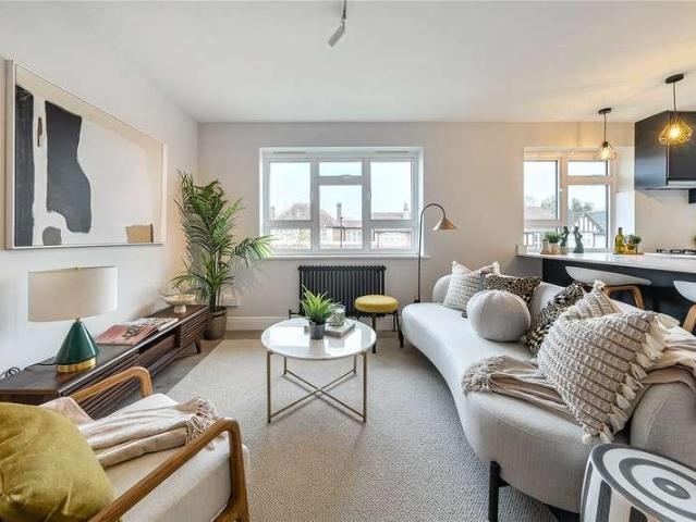 2 bed flat for sale