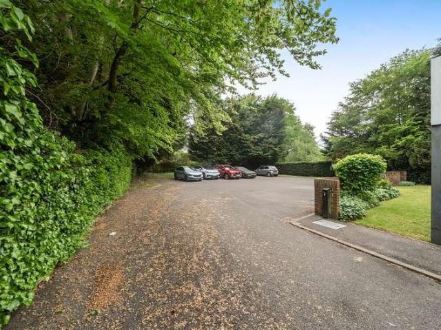 2 bed flat for sale
