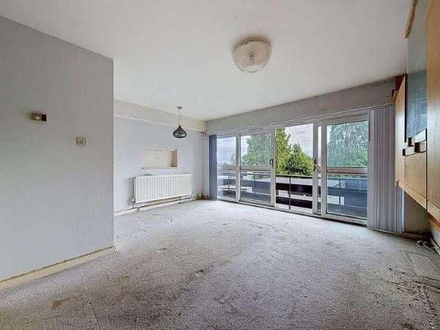2 bed flat for sale