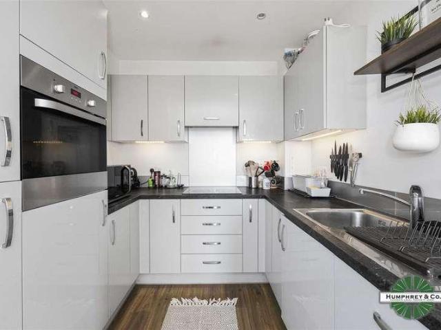 2 bed flat for sale