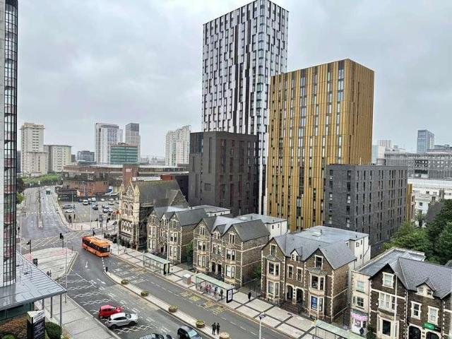 2 bed flat for sale