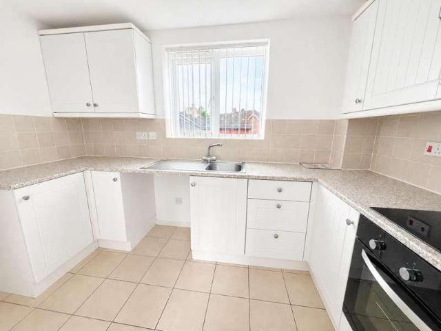 2 bed flat for sale