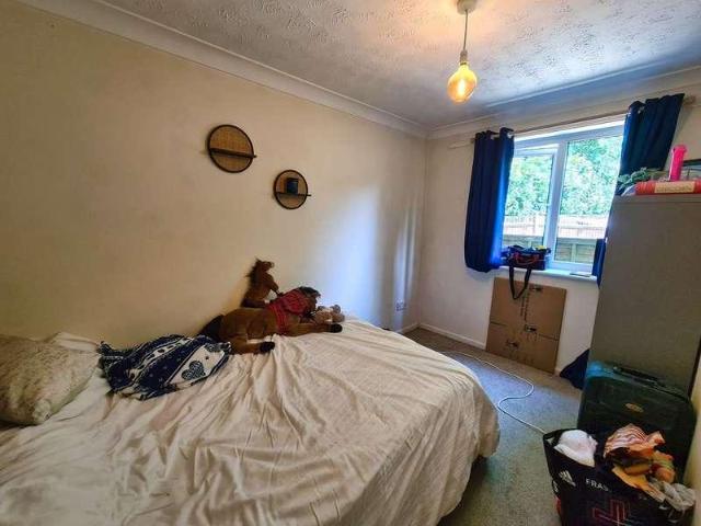 2 bed flat for sale