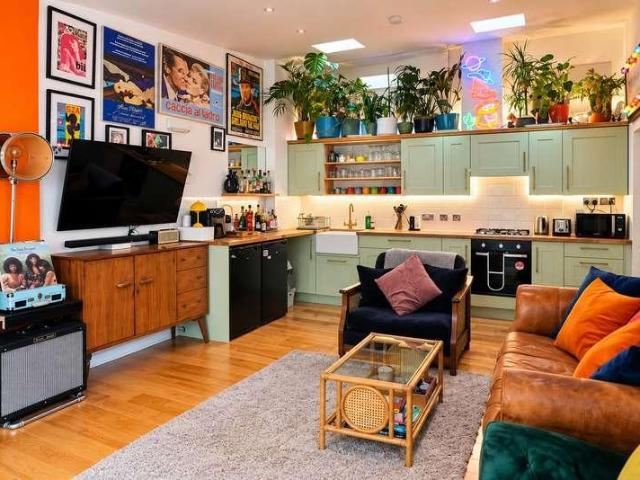 2 bed flat for sale