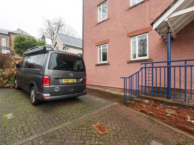 2 bed flat for sale