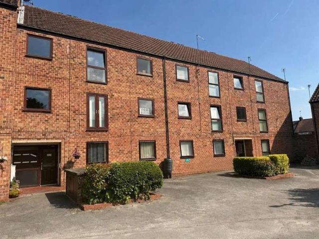2 bed flat for sale