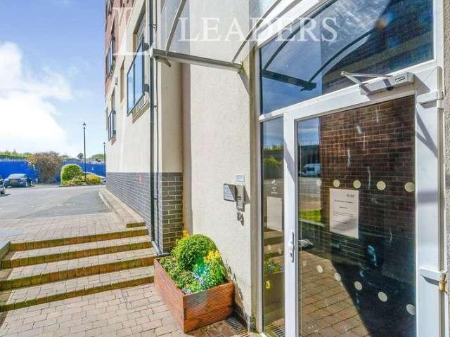 2 bed flat for sale
