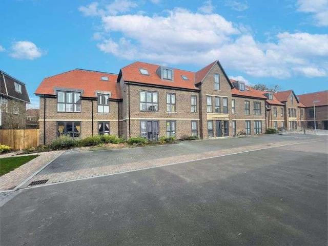 2 bed flat for sale