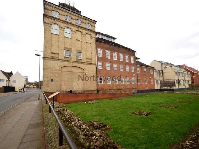 2 bed flat for sale