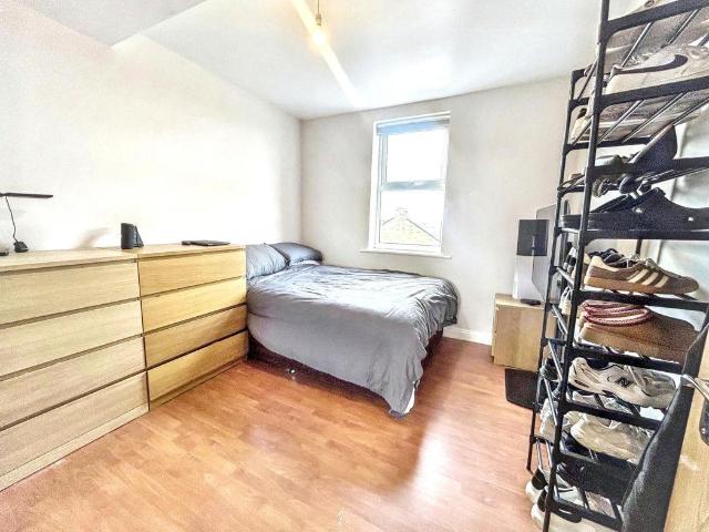 2 bed flat for sale