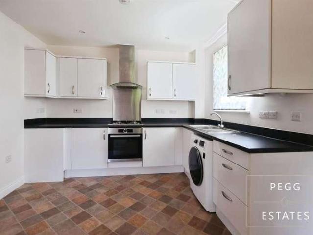 2 bed flat for sale