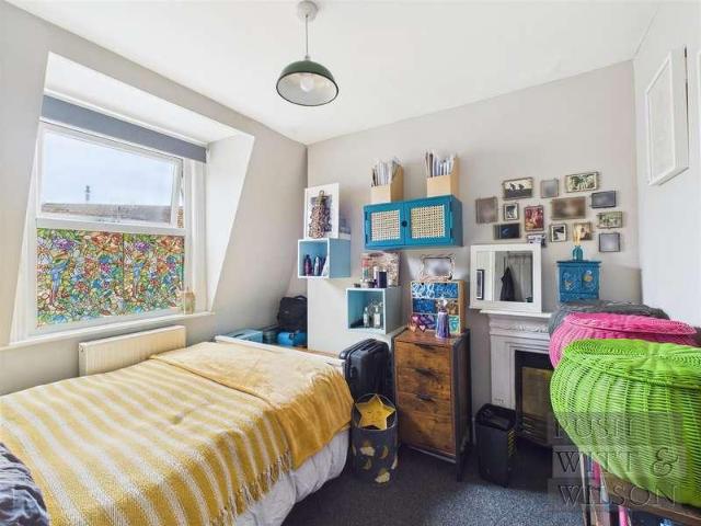 2 bed flat for sale