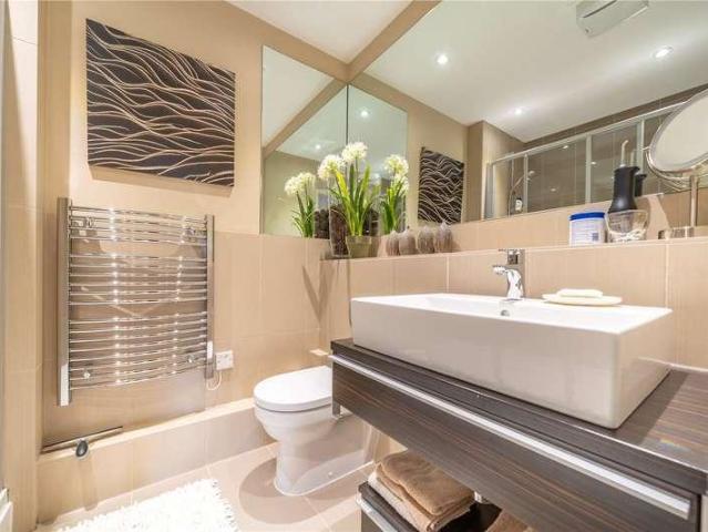 2 bed flat for sale