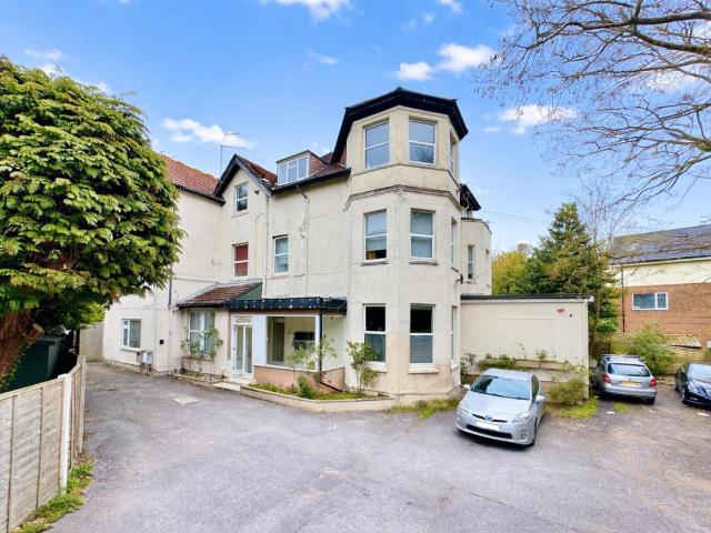 2 bed flat for sale