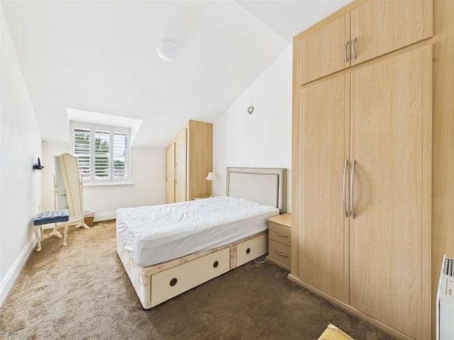 2 bed flat for sale