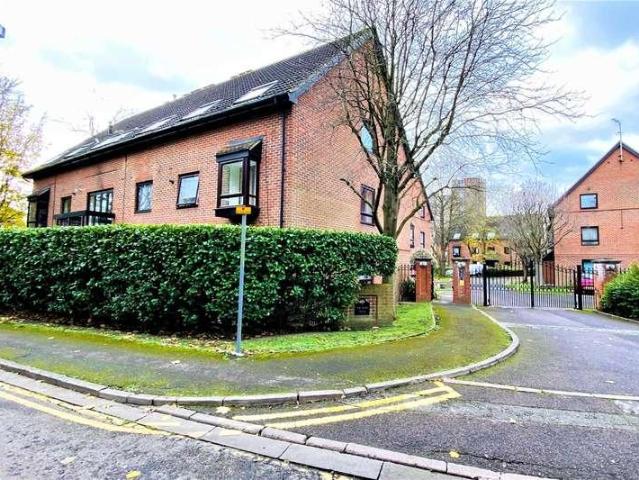 2 bed flat for sale