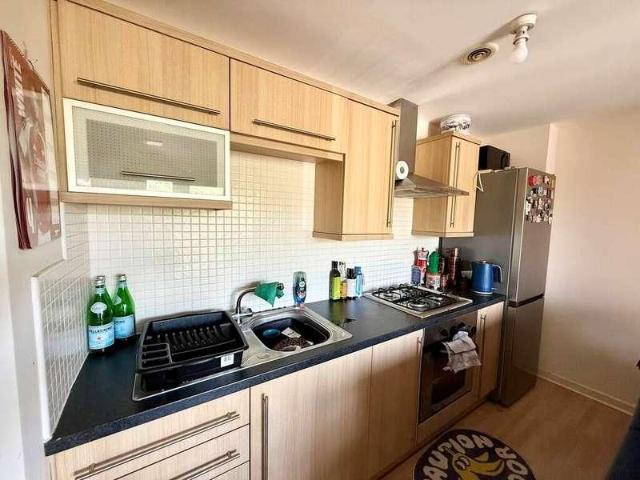 2 bed flat for sale