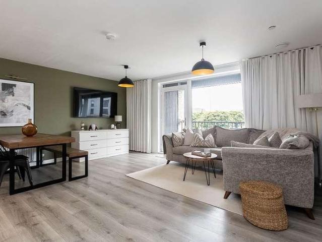 2 bed flat for sale