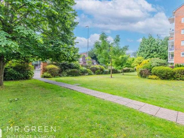 2 bed flat for sale