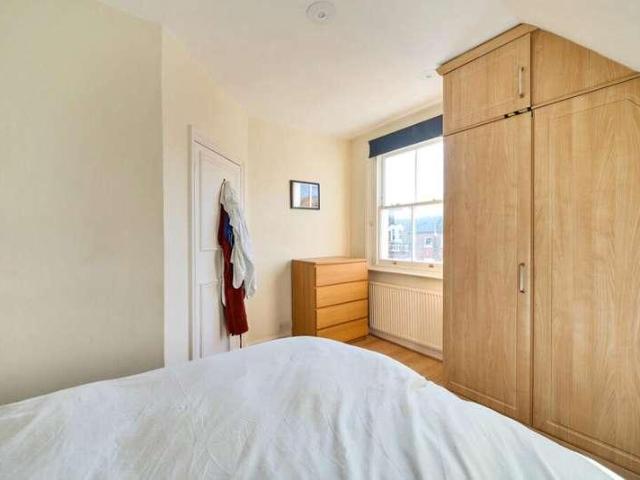 2 bed flat for sale