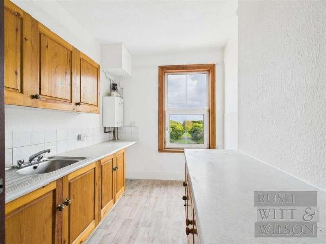 2 bed flat for sale