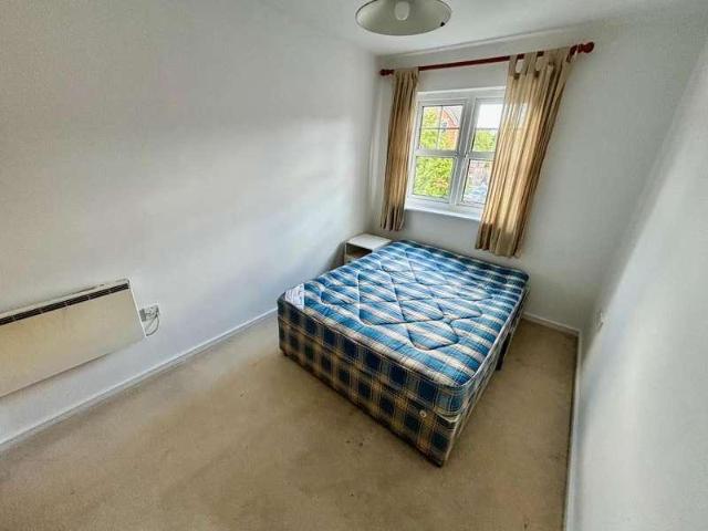 2 bed flat for sale